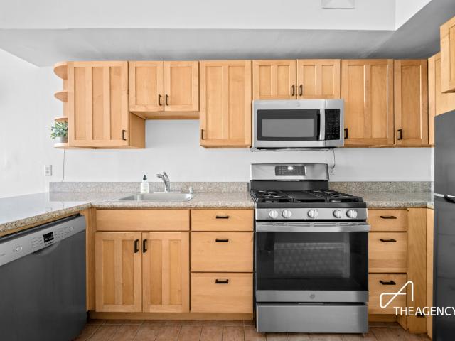 726 SACKETT Street 2L