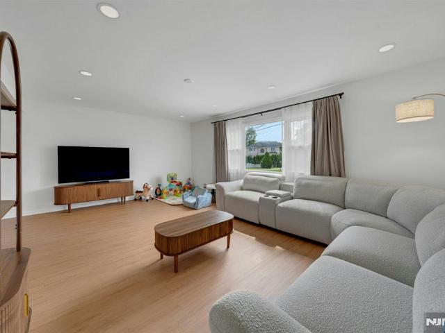 726 Saddle River Road