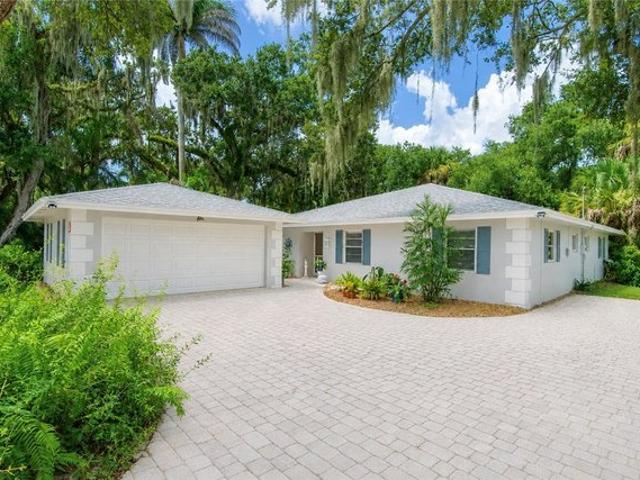 726 Royal Palm Pl, Vero Beach, FL 32960