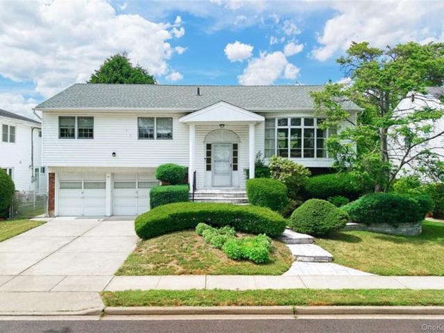 726 University St, Valley Stream, NY 11581