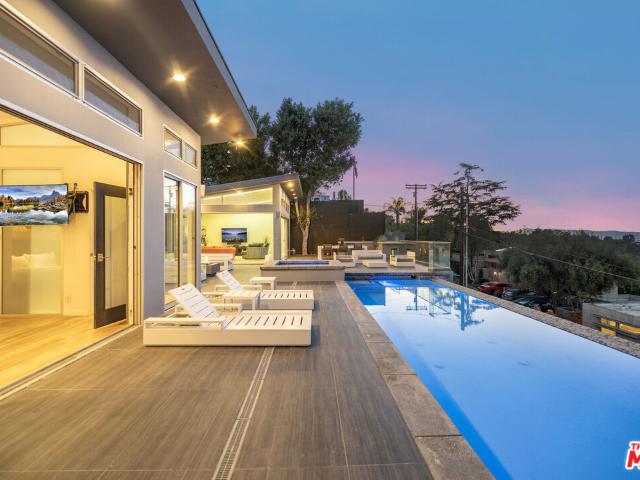 7275 Mulholland Dr, Los Angeles, CA 90068 | MLS #25617 | Compass