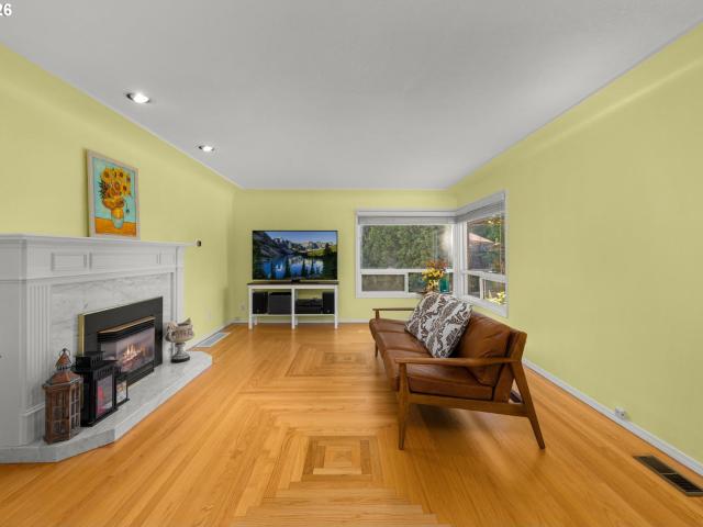 7275 SW Sylvan Ct, Portland, OR 97225 | MLS #360638