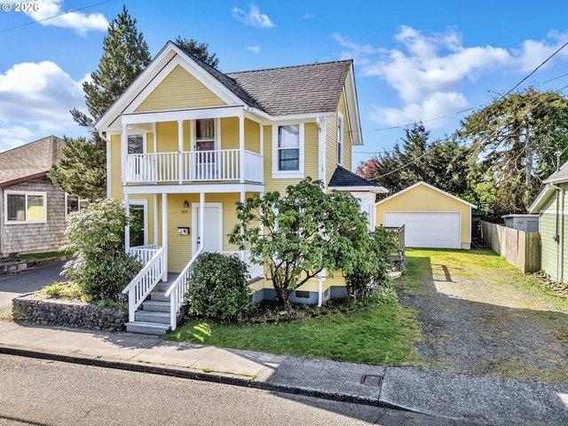 727 12th Ave, Seaside, OR 97138