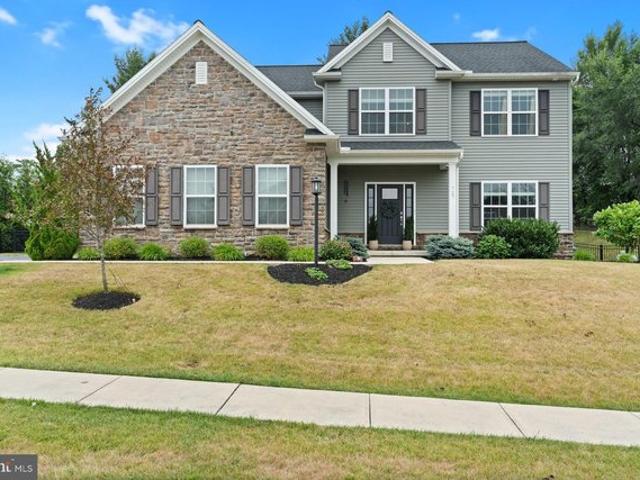 727 Christians Dr, Harrisburg, PA 17112
