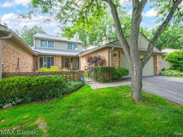 727 Arbor Ct, Bloomfield Township, MI 48304