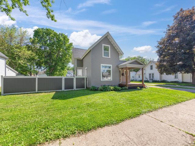 727 Division Street W