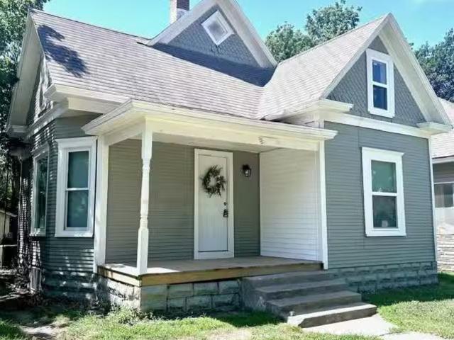 727 E 6TH AVE, HUTCHINSON, KS 67501 Single Family Residence Fo.
