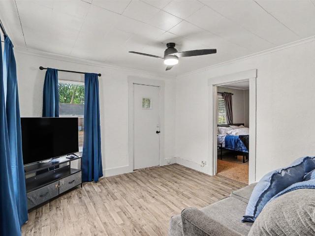 727 E Roosevelt Avenue
