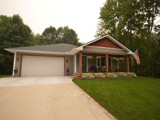 727 Earl St, Boyne City, MI 49712