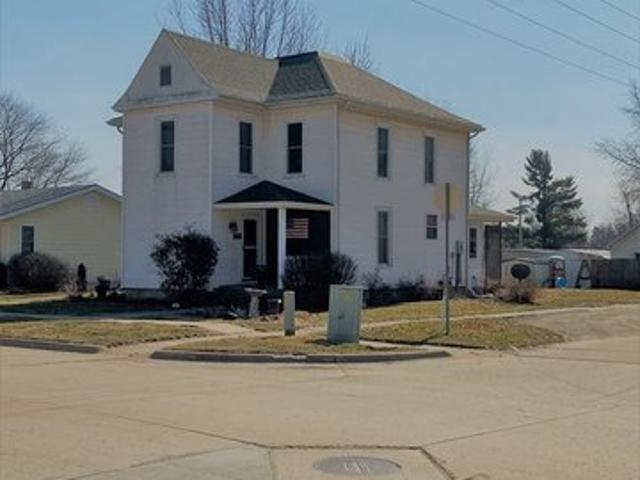 727 Isett St, Wapello, IA 52653