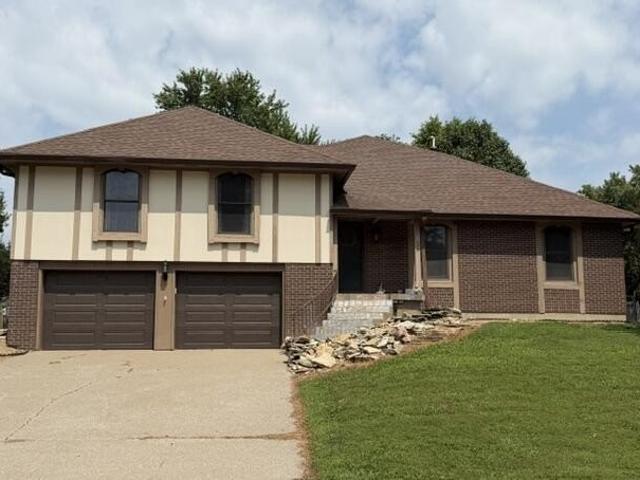 727 Lake Dr, Marshall, MO 65340