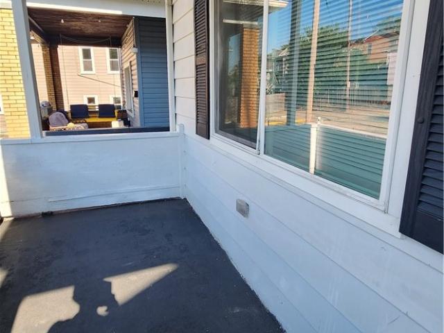 727 Mary St