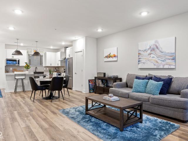 727 N Illinois Street # 204