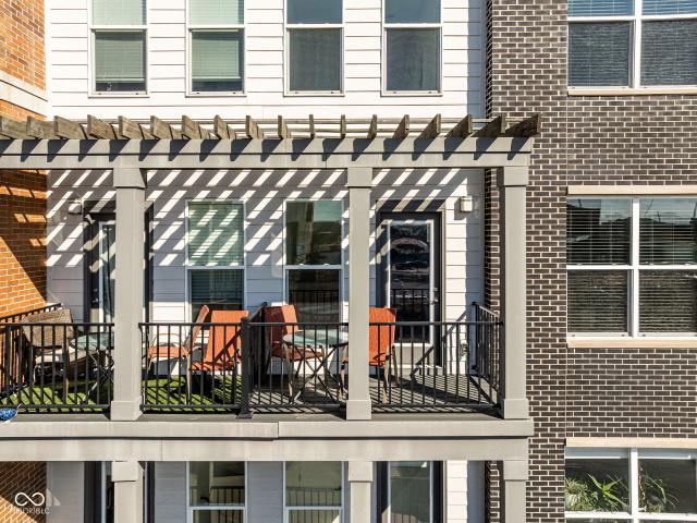 727 N Illinois Street # 204
