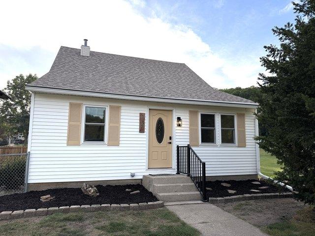 727 7th St S, La Crescent, MN 55947