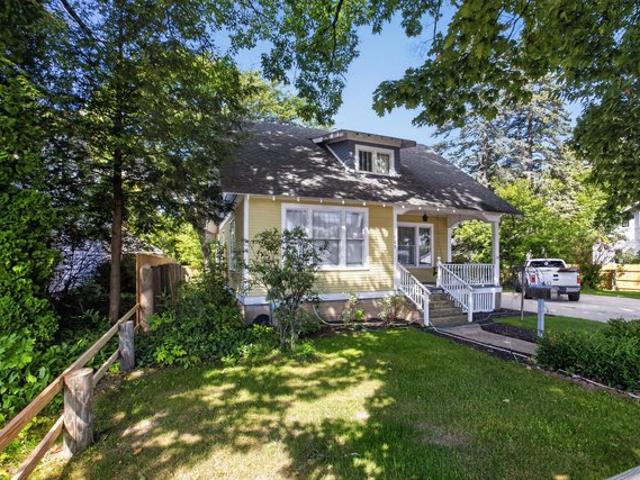 727 S Chestnut St, Reed City, MI 49677
