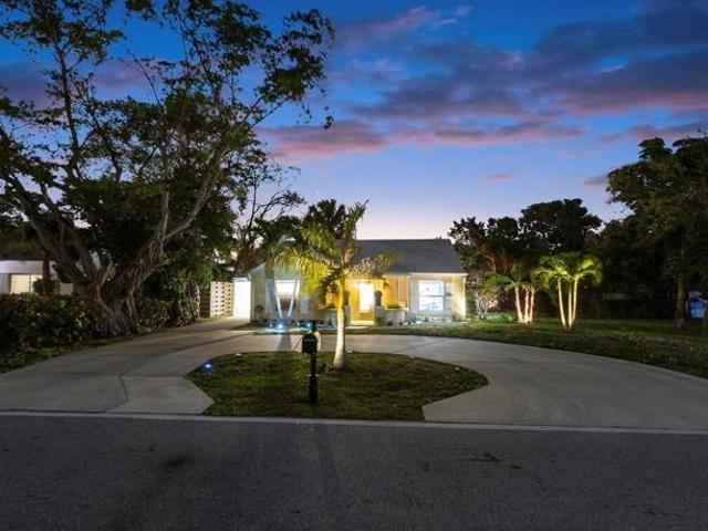 727 S Lake Dr, Lantana, FL 33462