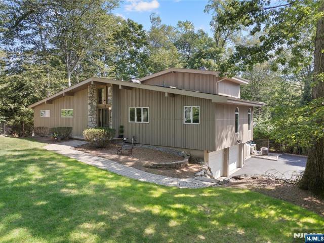 727 Rolling Hill Dr, River Vale, NJ 07675 | MLS #26013 | Compass
