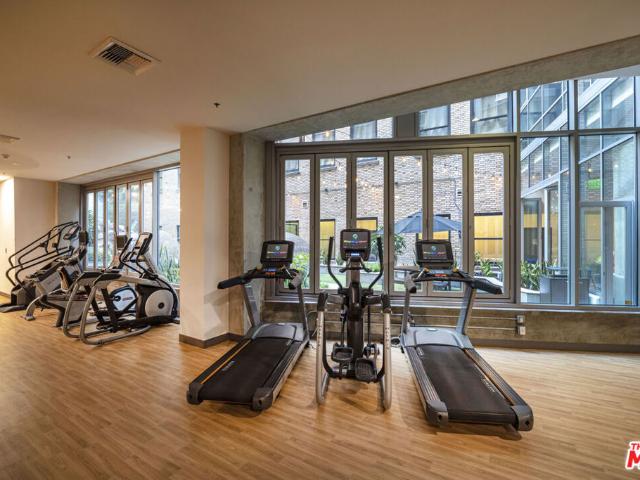727 W 7th Street 919