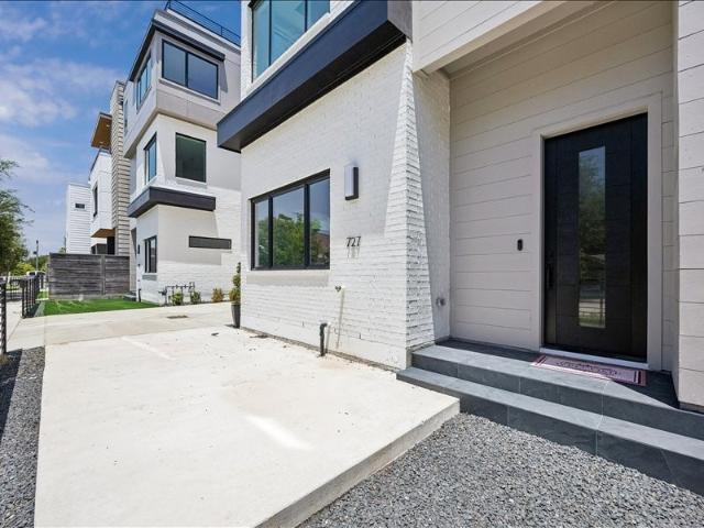 727 W 21st Street