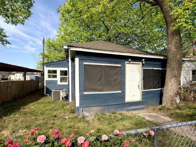 727 W Day St, Denison, TX 75020 | MLS #21207
