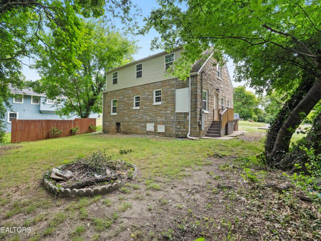 727 Witt Place