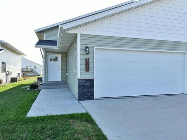 7284 30th St S, Fargo, ND 58104