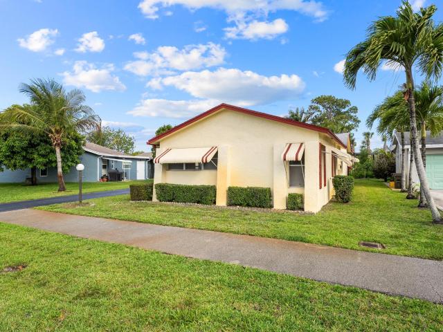 7281 N Pine Park Dr N, Lake Worth, FL 33467 | MLS #B26017 | Compass