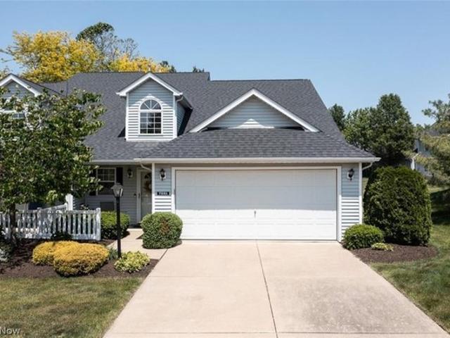 7281 Lilac Ct Unit 13B, North Olmsted, OH 44070