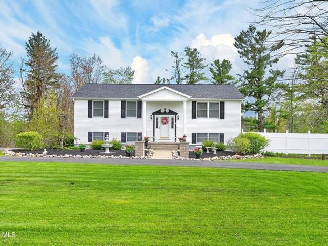 7283 Skyline Dr, Delanson, NY 12053