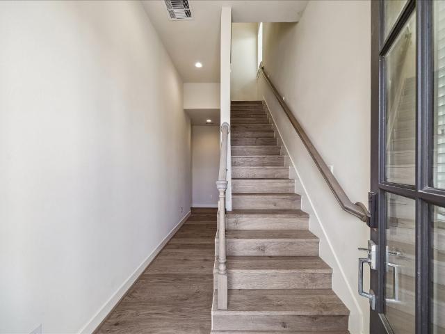 728 Carriage Knolls Dr, Houston, TX 77008 | MLS #20708 | Compass