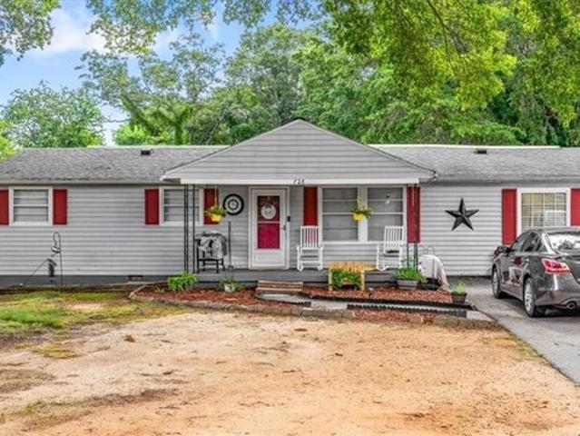 728 Carrington Ln, Eden, NC 27288