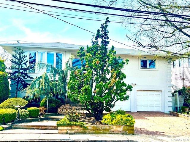 728 Arbuckle Ave, Woodmere, NY 11598