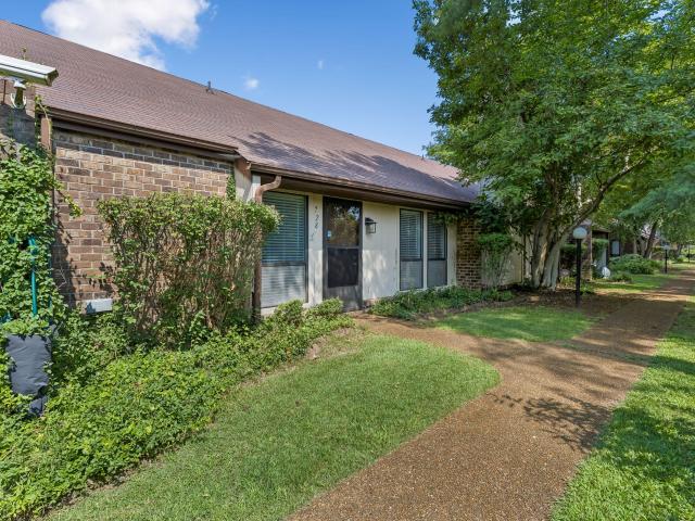 728 Blue Brick Pl