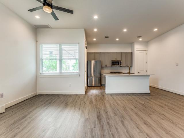 728 E 38th Street