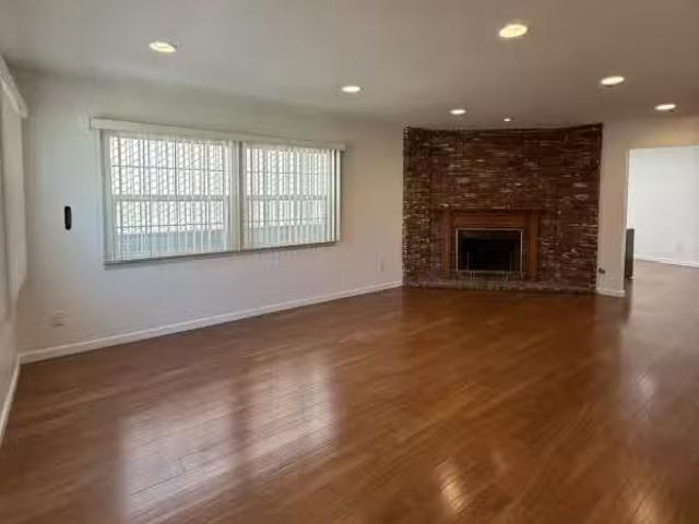728 E Tujunga Ave #A, Burbank, CA 91501