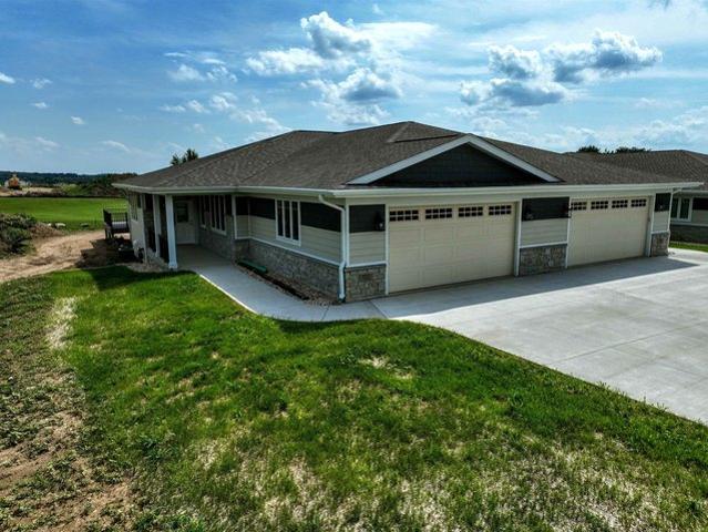 728 E Reinel St, Jefferson, WI 53549