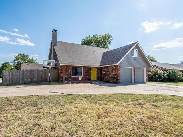 728 Miller Dr, Yukon, OK 73099
