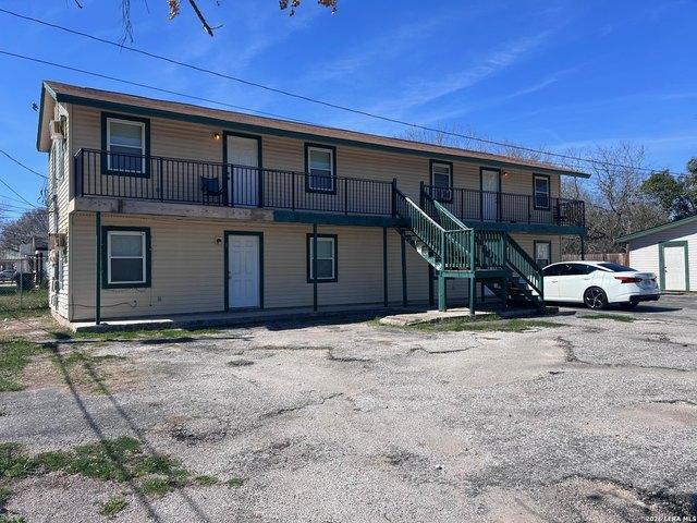 728 S Guadalupe St, Seguin, TX 78155