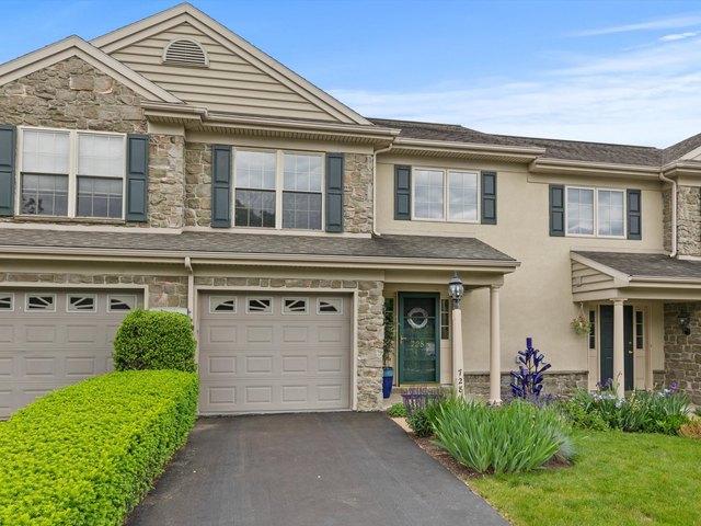 728 Skywalk Ln, Lancaster, PA 17601