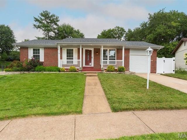 728 Stonesign Dr, Fenton, MO 63026