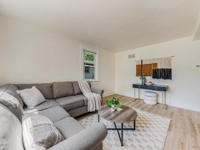 728 W 4TH Avenue