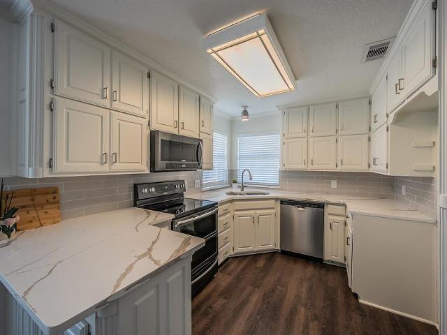 728 W Park Dr, Keller, TX 76248 | MLS #21215 | Compass