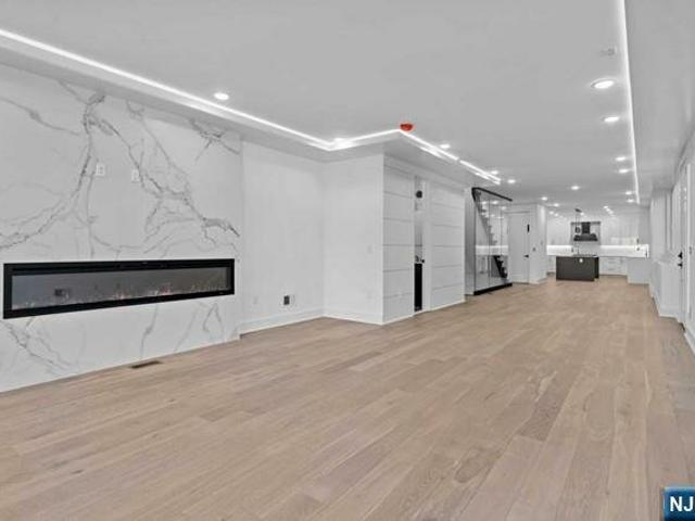 728 Undercliff Avenue 1, Edgewater, US, NJ