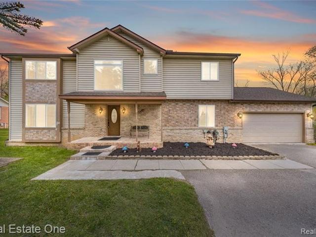 7295 W Maple Rd, West Bloomfield Township, MI 48322