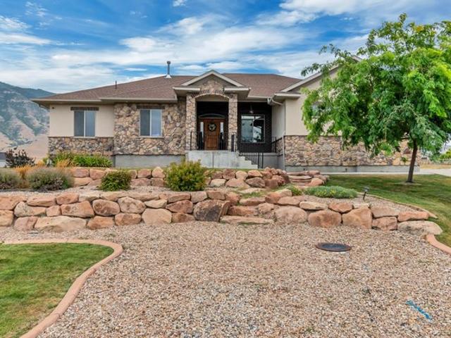 7296 N Ridge Rd, Lake Point, UT 84074
