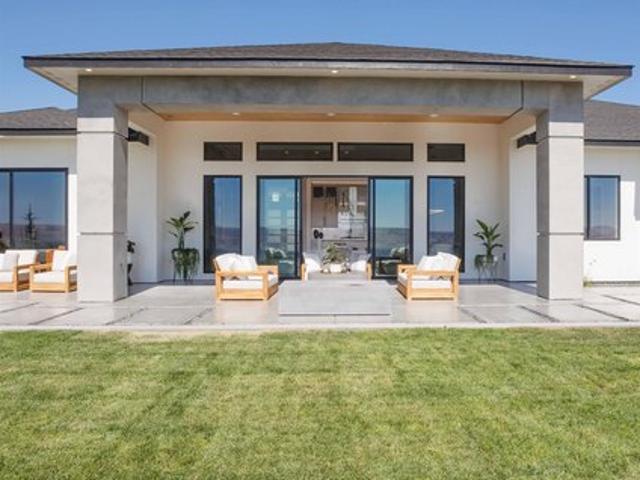 7298 W 21st Ave, Kennewick, WA 99338