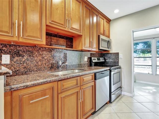 7290 NW 1st St Apt 205, Margate, FL 33063