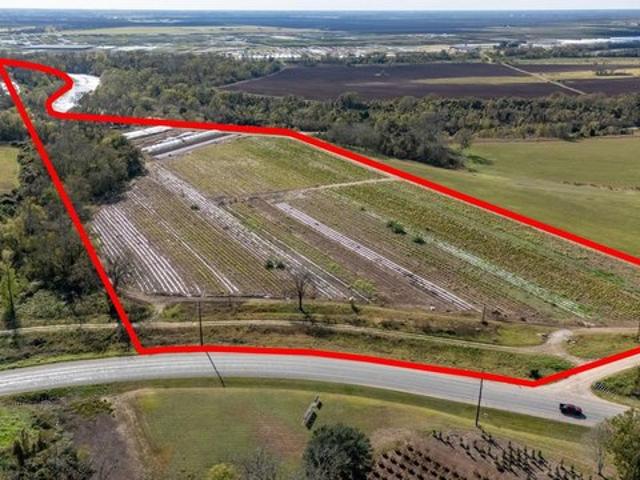 7290 Peach St, Wharton, TX 77488