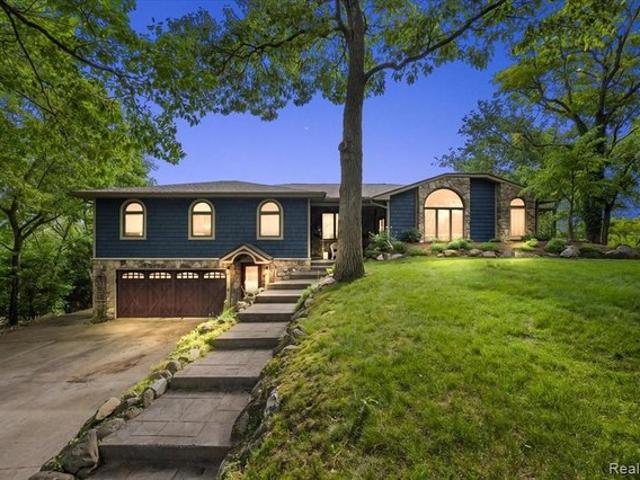 7291 Parkwood Dr, Tyrone Township, MI 48430